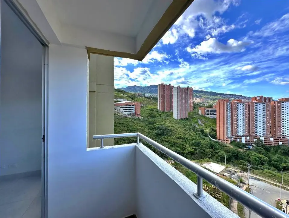 Apartamento en Venta - Calasanz, Parte Alta | 3 Habitaciones y Balcón ...